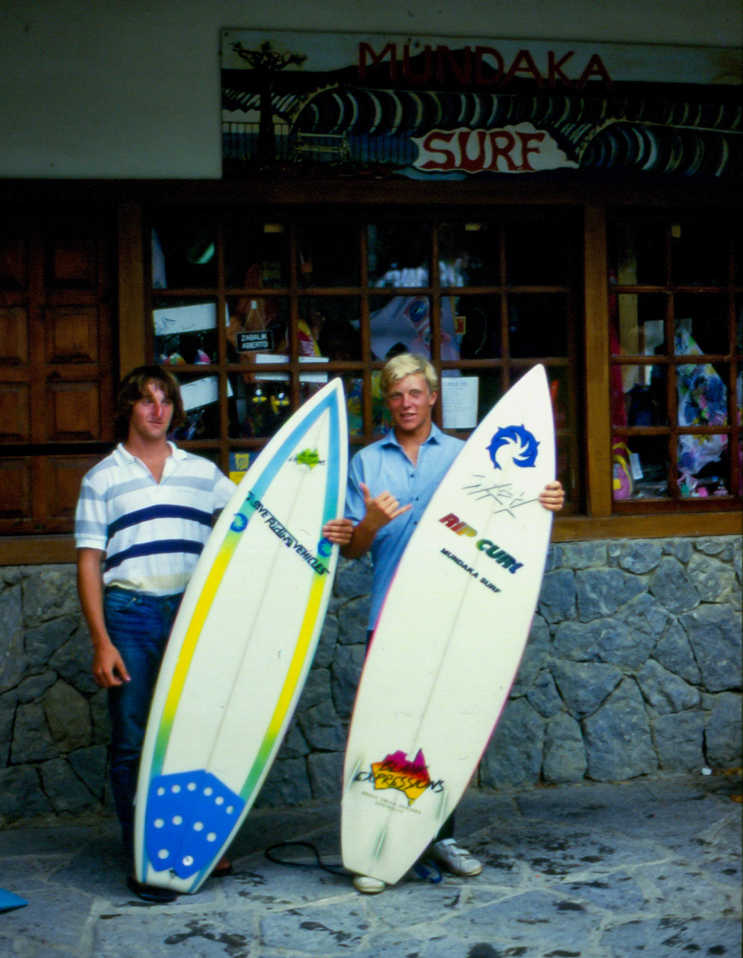 Mundaka Surf Shop – Surf Shop & Surf School
